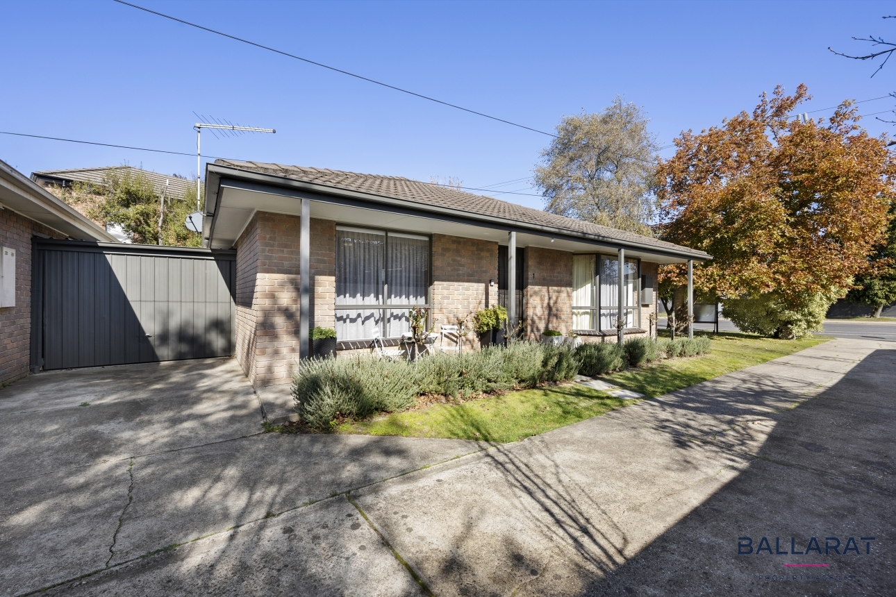 Immaculate Townhouse In Prime Lake Wendouree Location | Ballarat ...